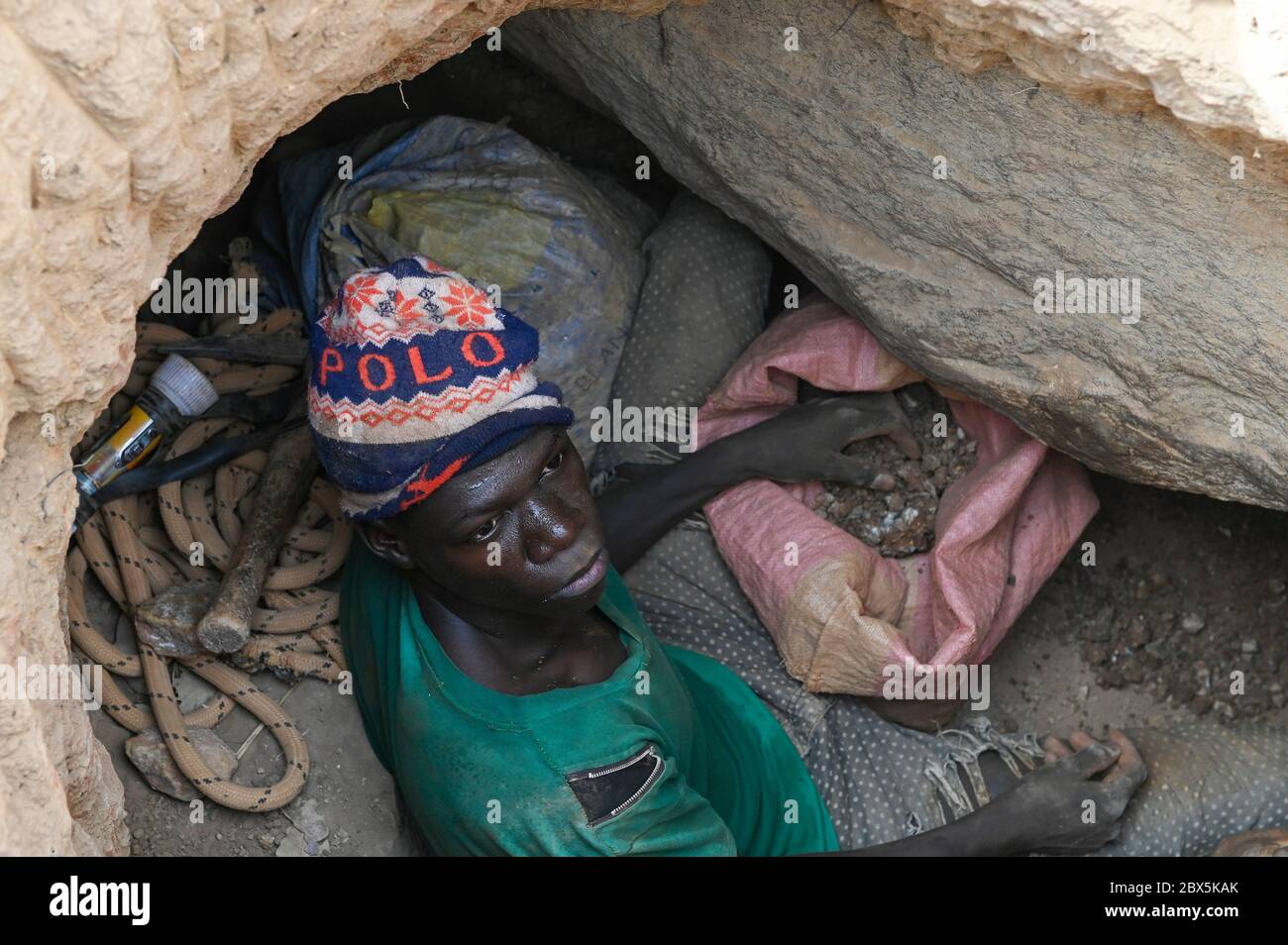 MALI, Kayes, Sadiola, artisanal gold mining at Camp SIRIMANA / Klein ...