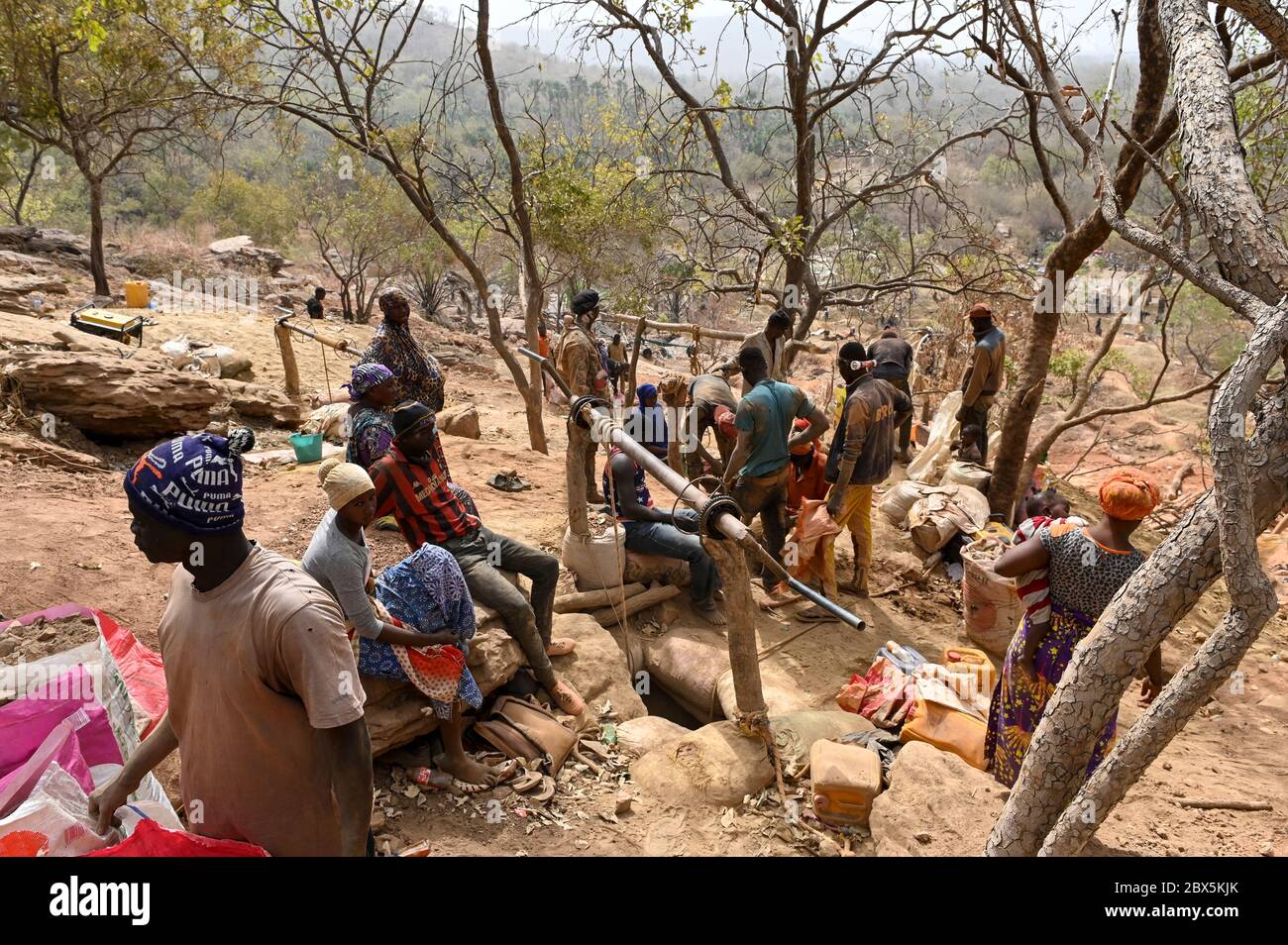 MALI, Kayes, Sadiola, artisanal gold mining at Camp SIRIMANA, winch to lift up the soil / Klein ...