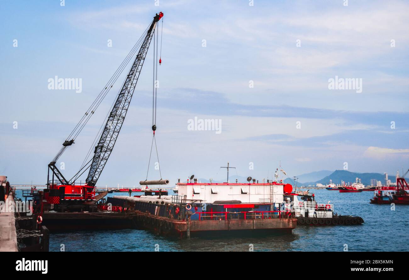 Crane lifting concrete hi-res stock photography and images - Alamy