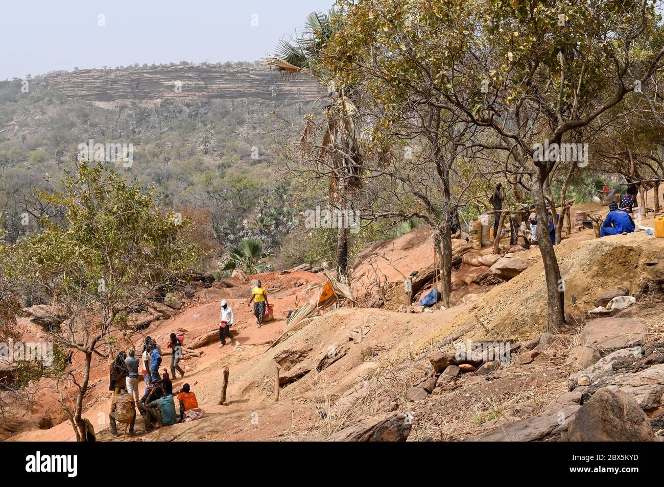 MALI, Kayes, Sadiola, artisanal gold mining at Camp SIRIMANA / Klein ...