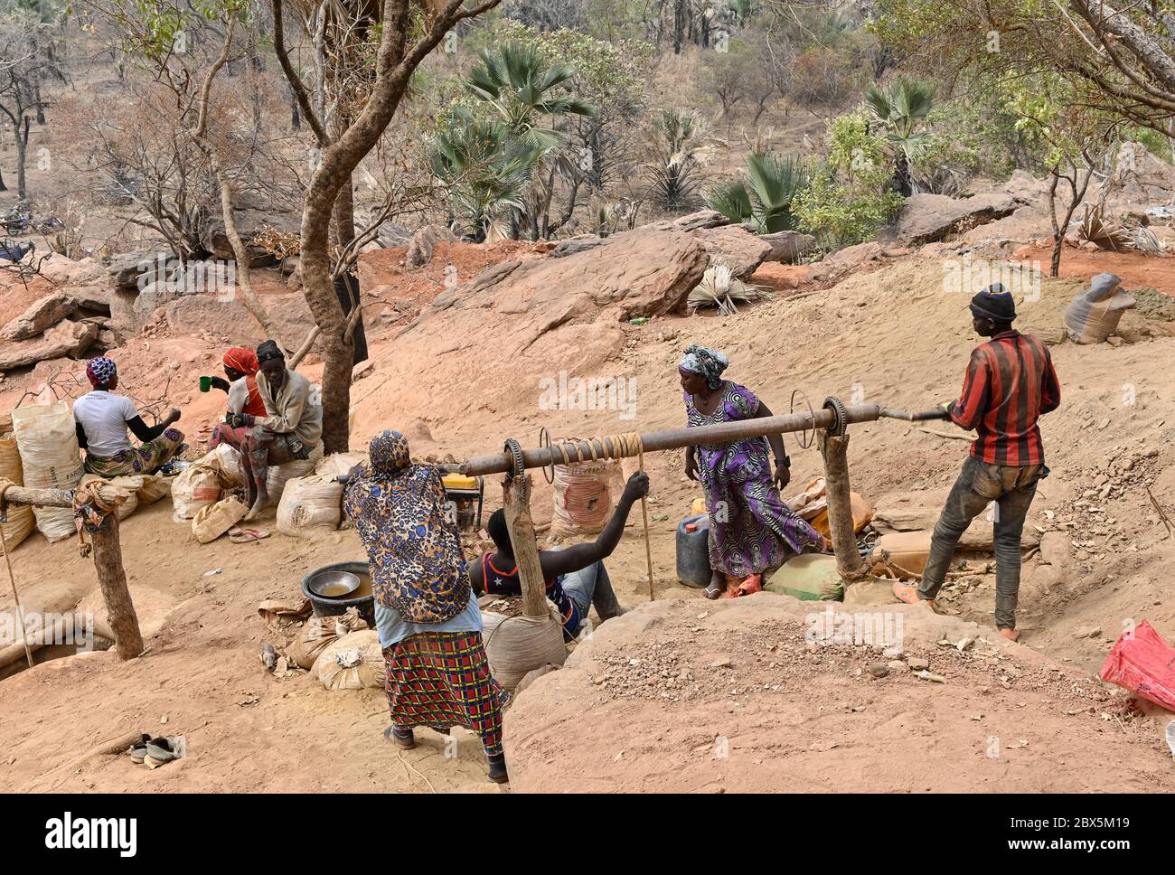 MALI, Kayes, Sadiola, artisanal gold mining at Camp SIRIMANA, winch to lift up the soil / Klein ...