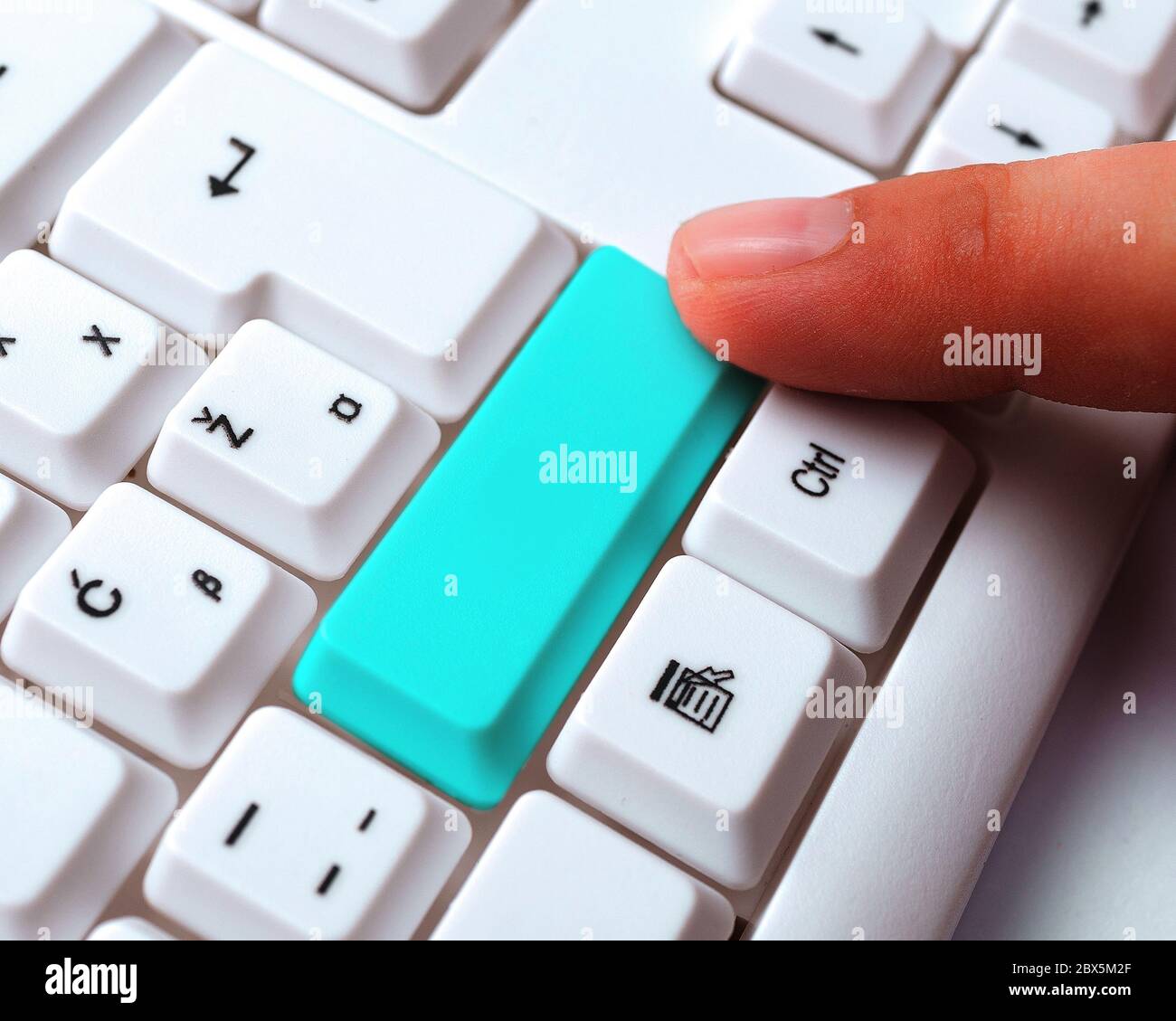 White Pc Keyboard With Empty Note Paper Above White Key Copy Space Stock Photo - Alamy