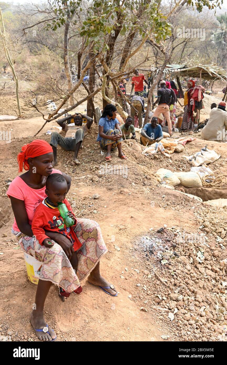 MALI, Kayes, Sadiola, artisanal gold mining at Camp SIRIMANA / Klein ...