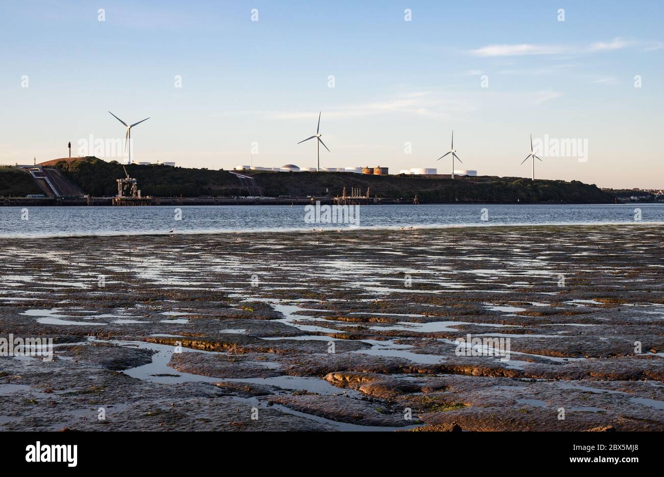 Liquified natural gas terminal hi-res stock photography and images - Alamy