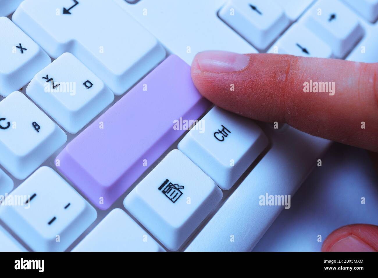 White Pc Keyboard With Empty Note Paper Above White Key Copy Space ...