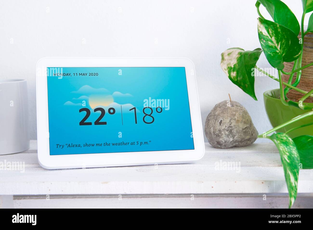 Amazon echo show hi-res stock photography and images - Alamy