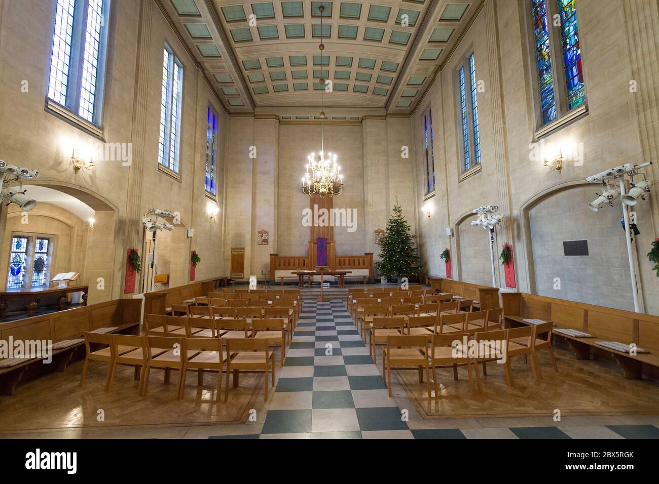 Modern church uk interior hi-res stock photography and images - Alamy