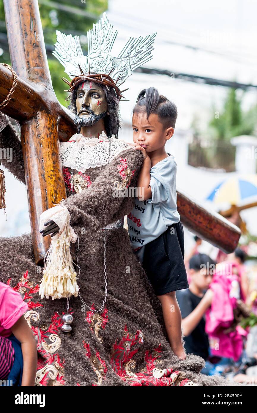 Thousands of Filipino Catholic devotees make their way through Manila ...