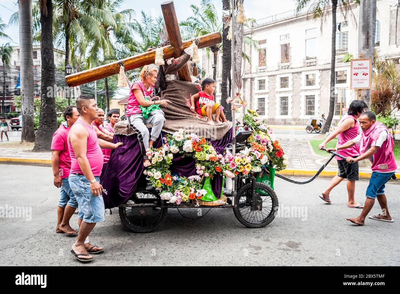 Thousands of Filipino Catholic devotees make their way through Manila ...