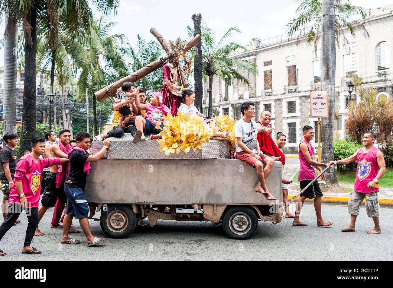 Thousands of Filipino Catholic devotees make their way through Manila ...