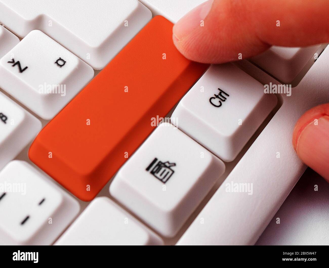 White Pc Keyboard With Empty Note Paper Above White Key Copy Space ...