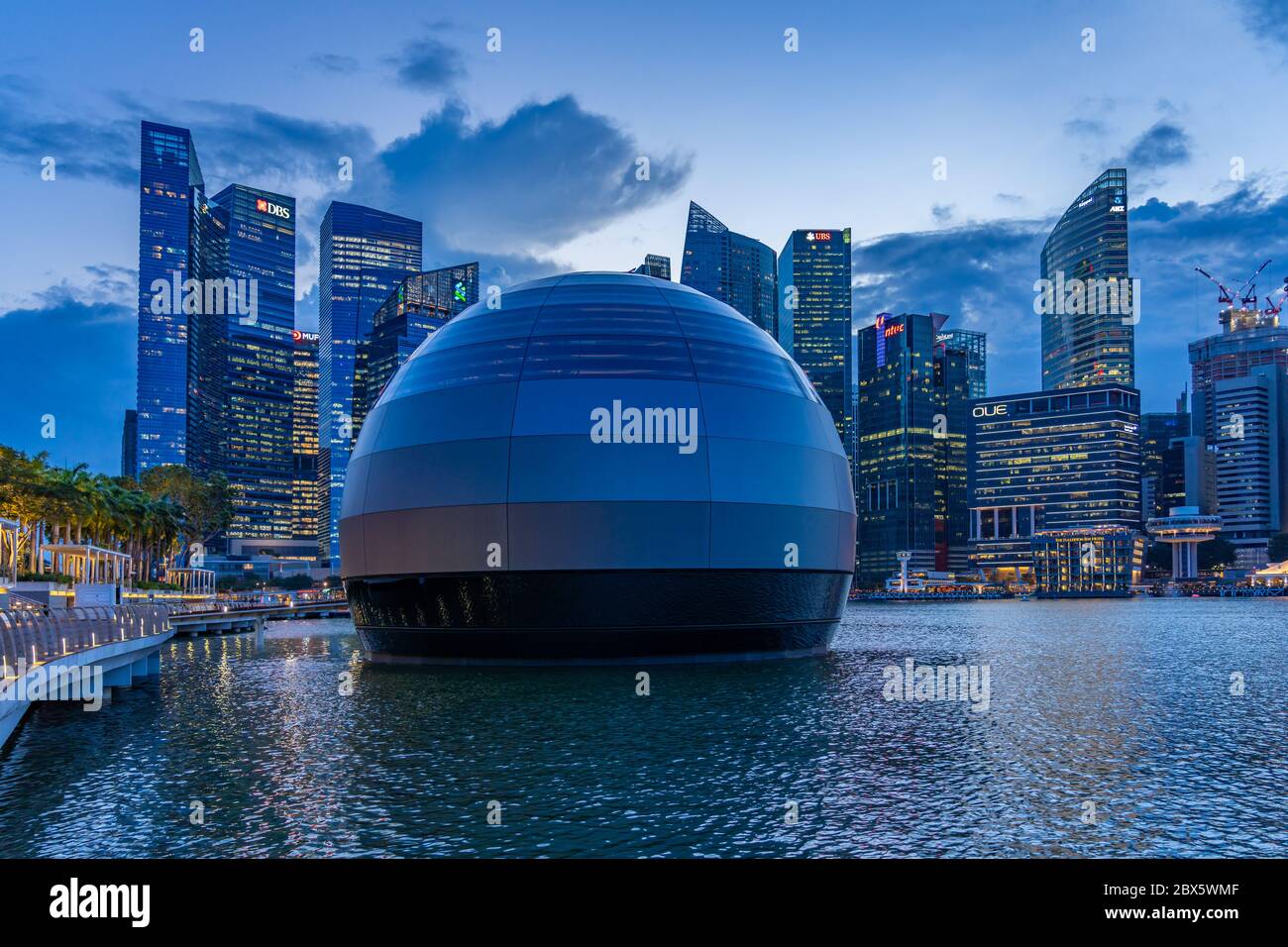 Singapore, Singapore - FEBRUARY 13, 2020: New Singapore Apple Store orb ...