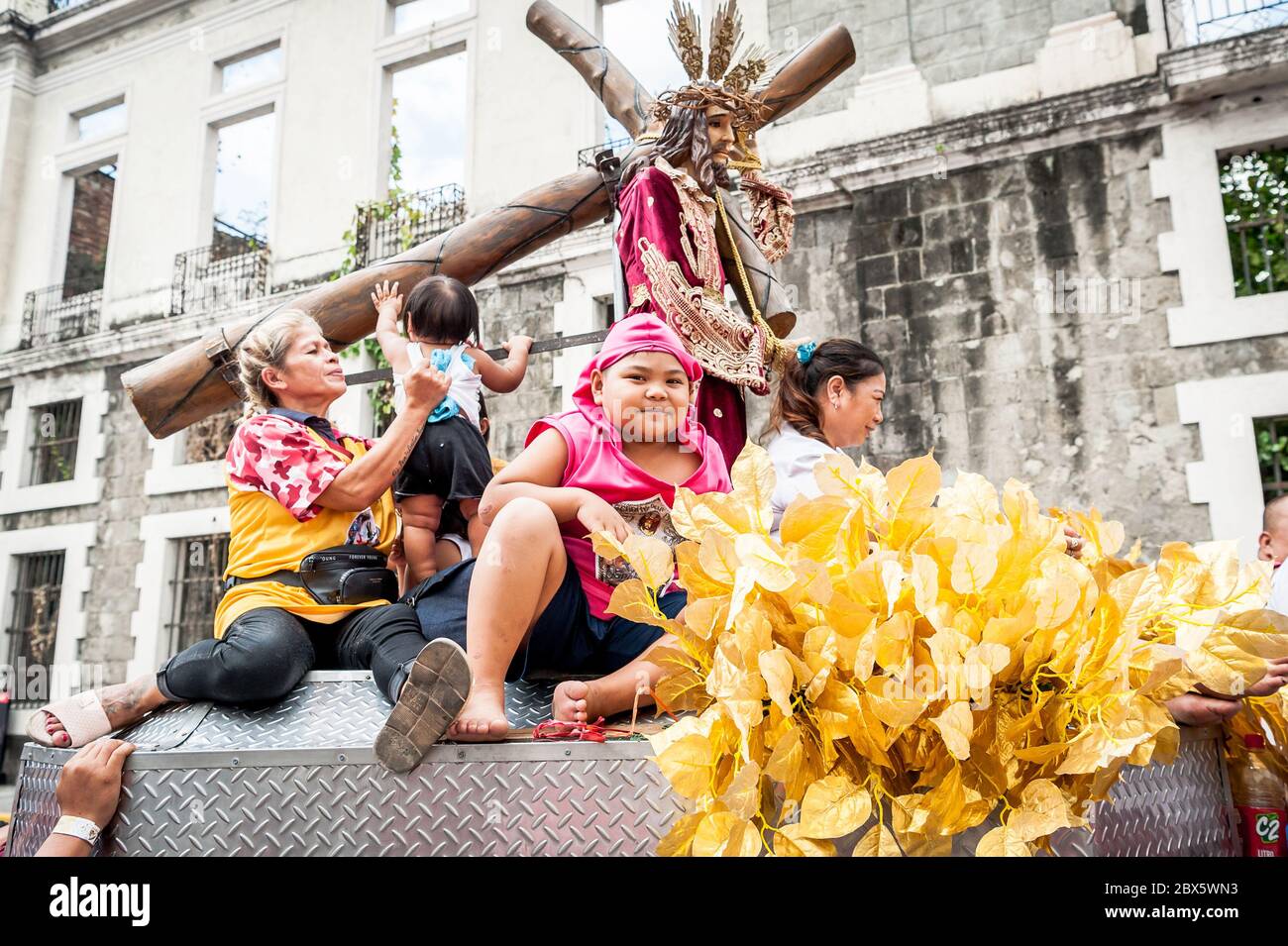 Thousands of Filipino Catholic devotees make their way through Manila ...
