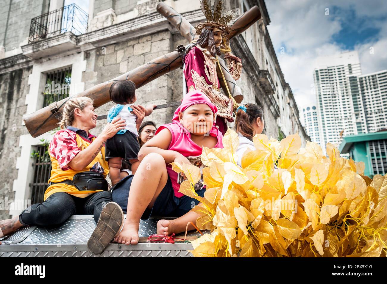 Thousands of Filipino Catholic devotees make their way through Manila ...