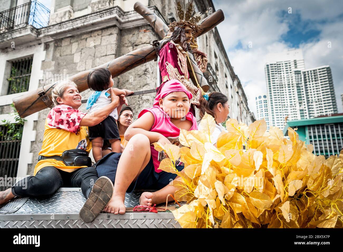 Thousands of Filipino Catholic devotees make their way through Manila ...