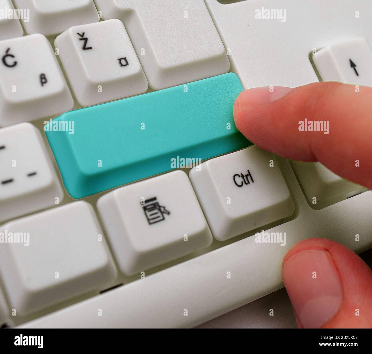 White Pc Keyboard With Empty Note Paper Above White Key Copy Space ...