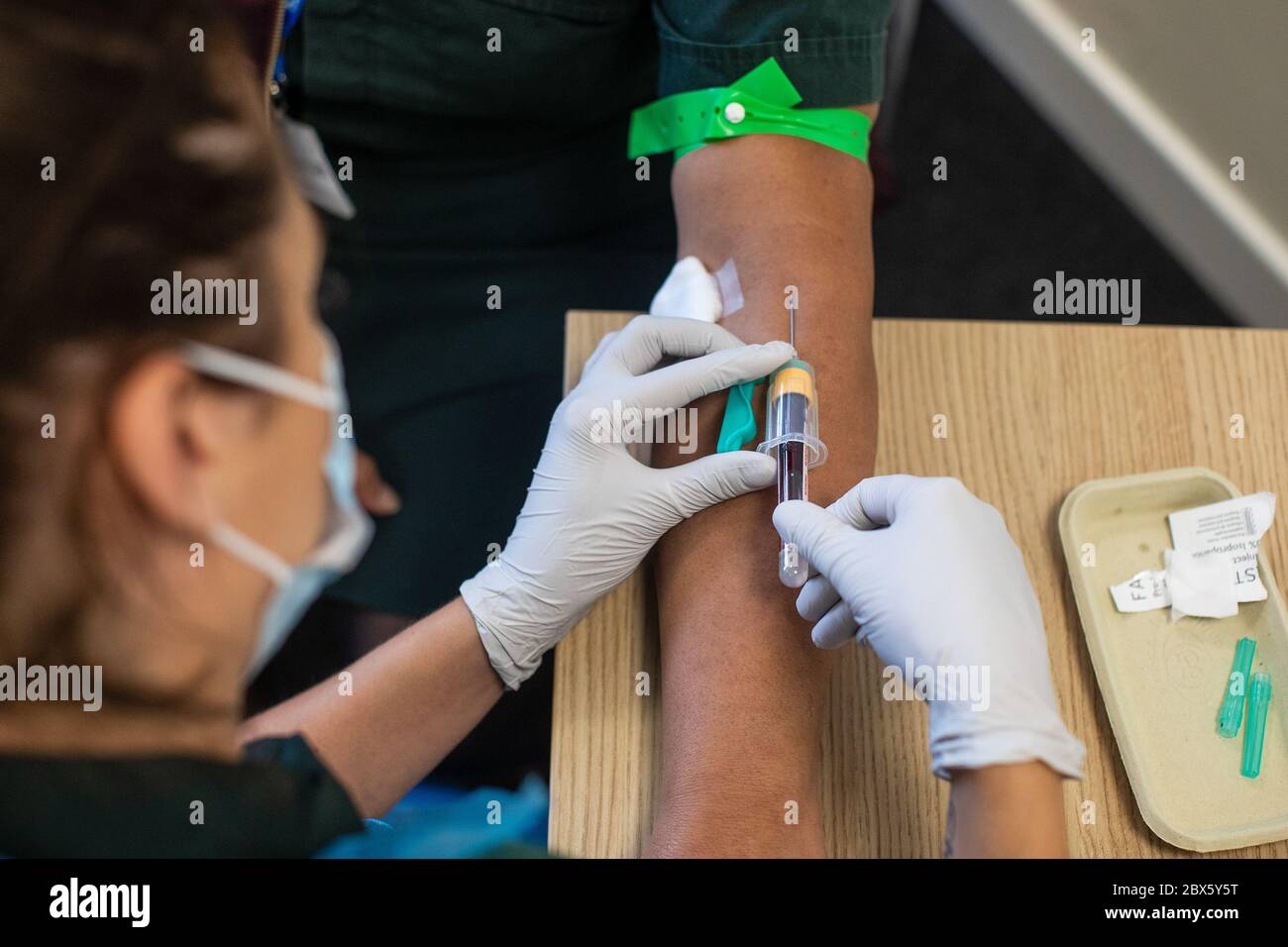 Paramedic worker hi-res stock photography and images - Alamy