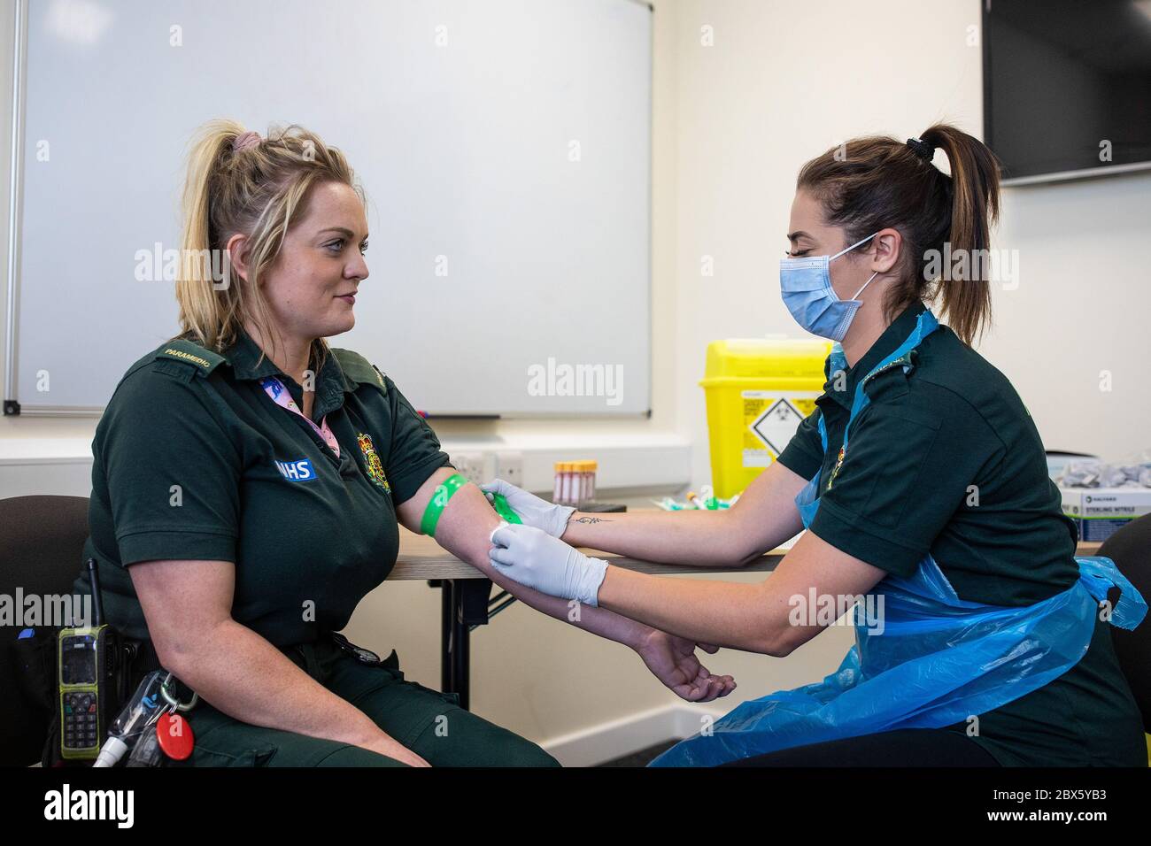 Front of ambulance hi-res stock photography and images - Alamy