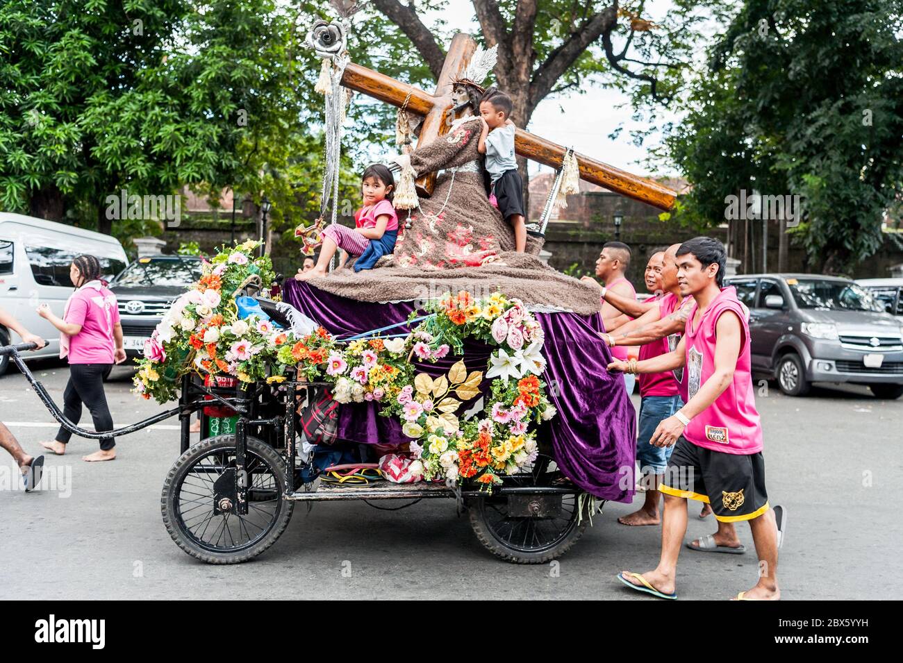 Thousands of Filipino Catholic devotees make their way through Manila ...