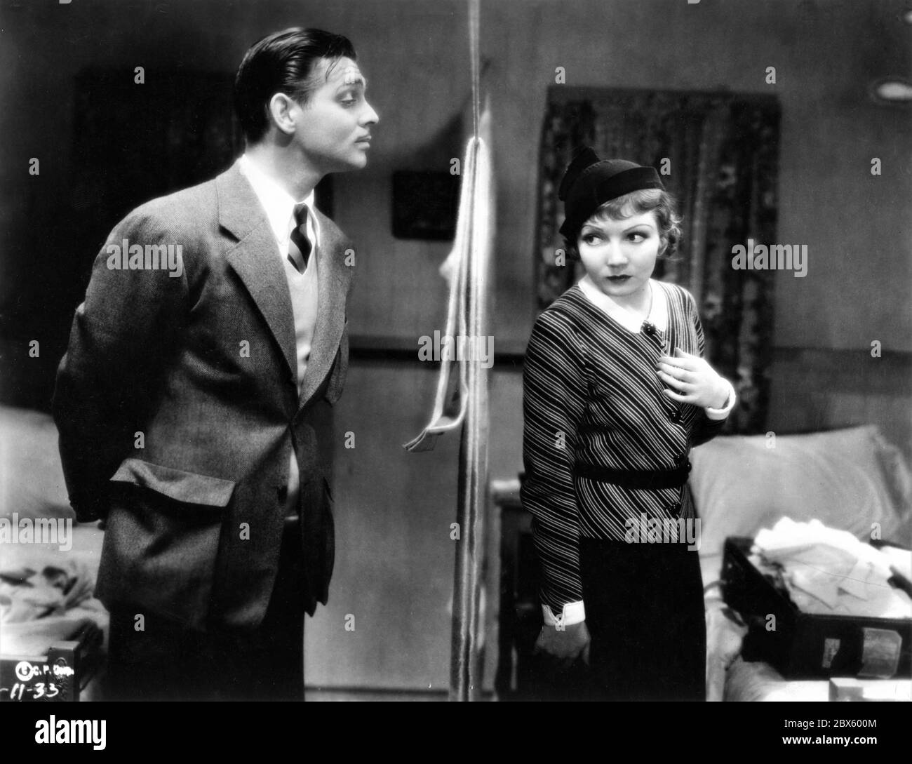 CLARK GABLE and CLAUDETTE COLBERT in IT HAPPENED ONE NIGHT 1934 ...