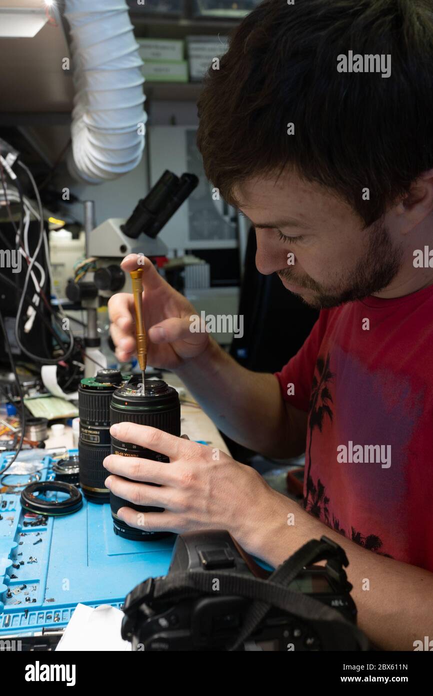 Using lenses hi-res stock photography and images - Alamy