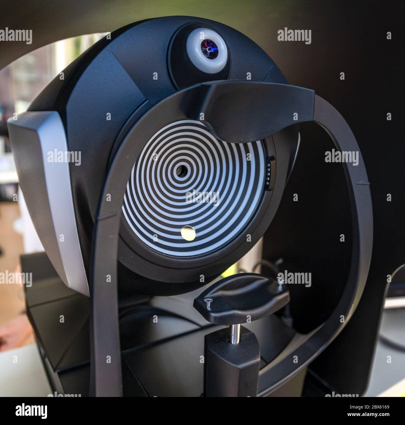 modern eye examination device at an eye clinic Stock Photo - Alamy