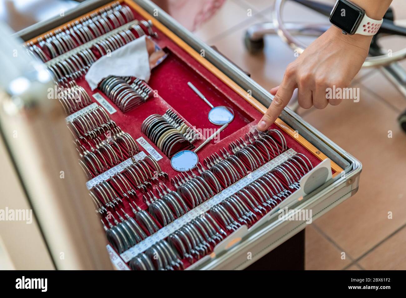 optical lens for eye examination and diopter measurement in the eye ...