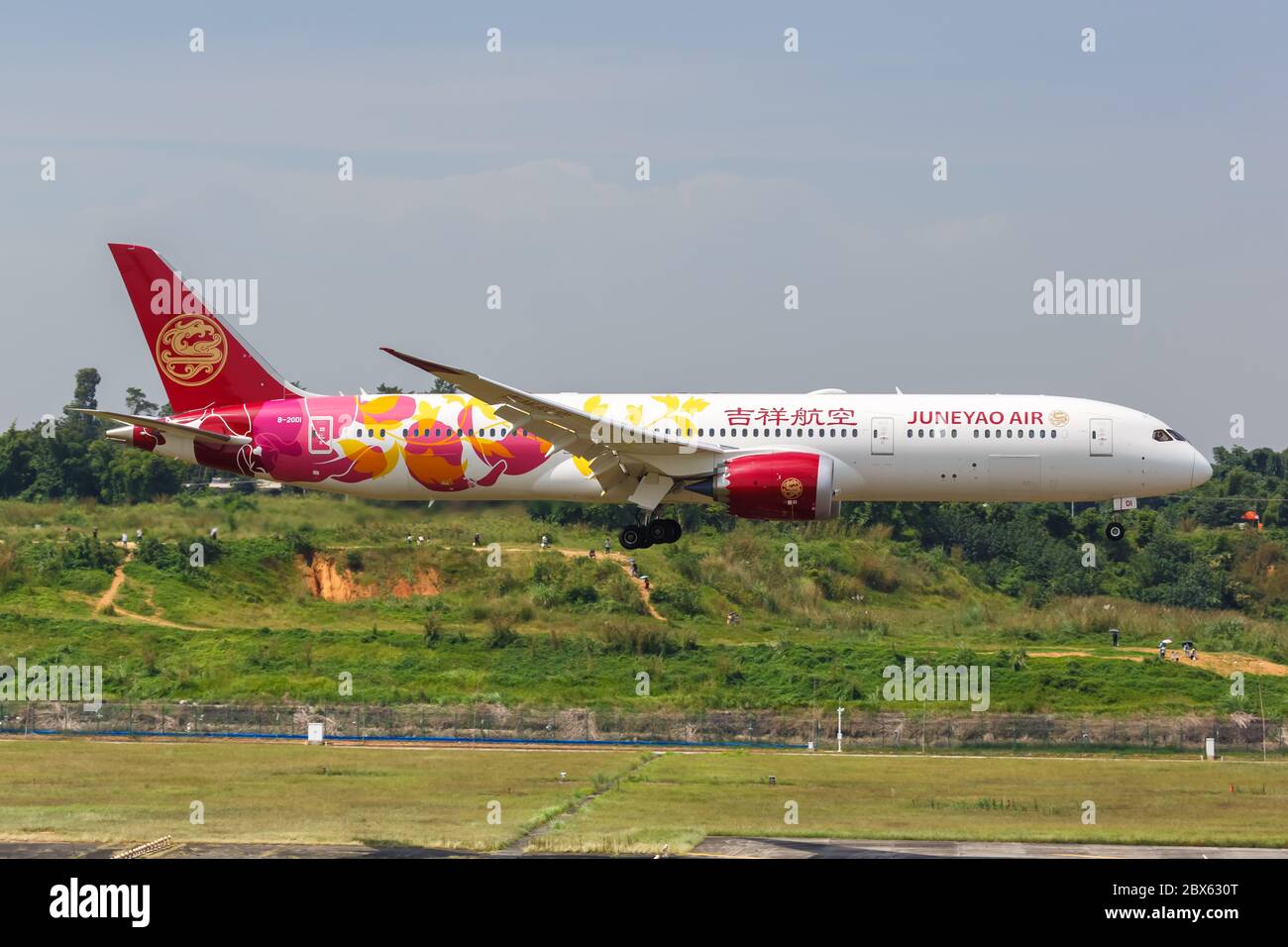 Chengdu, China September 21, 2019: Juneyao Air Boeing 787-9 Dreamliner ...