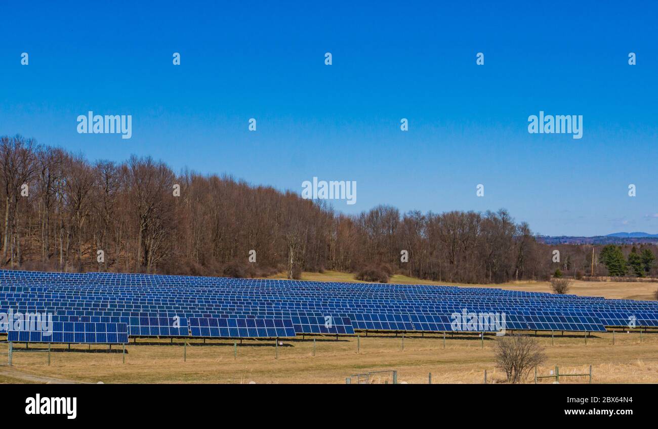 solar farm harvesting the sun's energy for electricity Stock Photo - Alamy