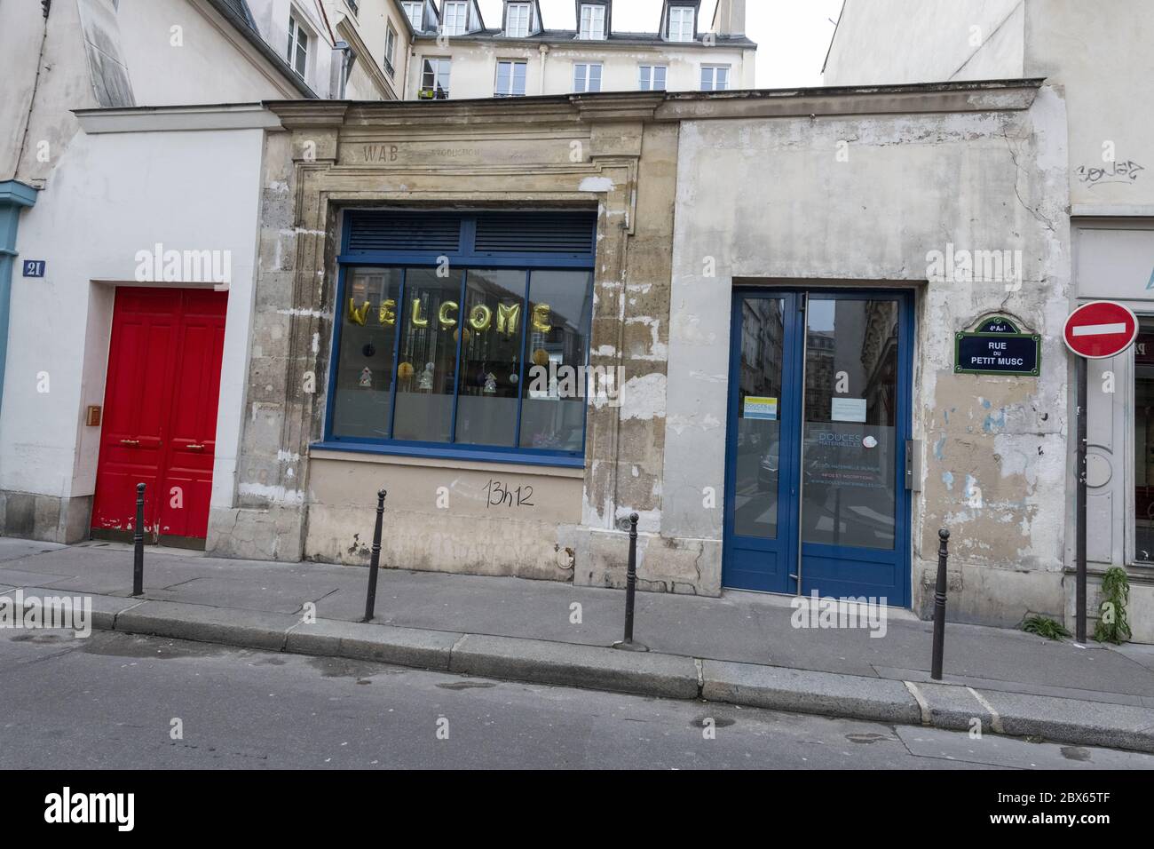 Shop fronts facades hi-res stock photography and images - Alamy