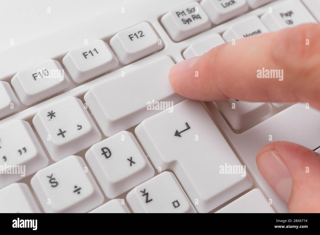 Pc Keyboard Key With Empty Note Paper Above Copy Space Stock Photo - Alamy