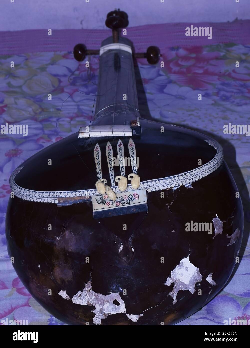 Tanpura Indian traditional classical musical instrument Stock Photo - Alamy