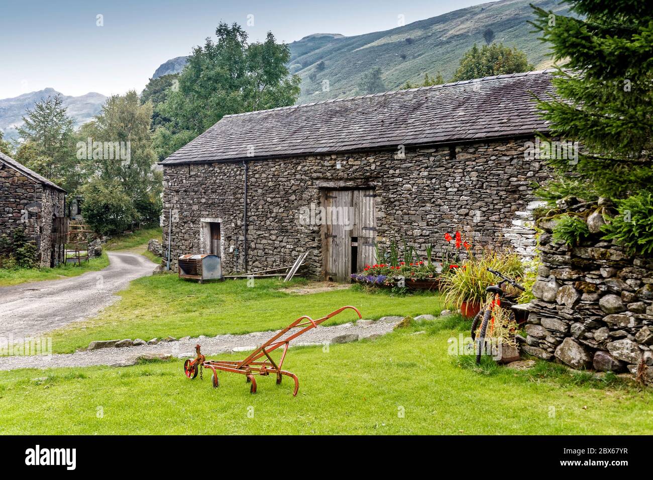 Farm barn doors hi-res stock photography and images - Alamy