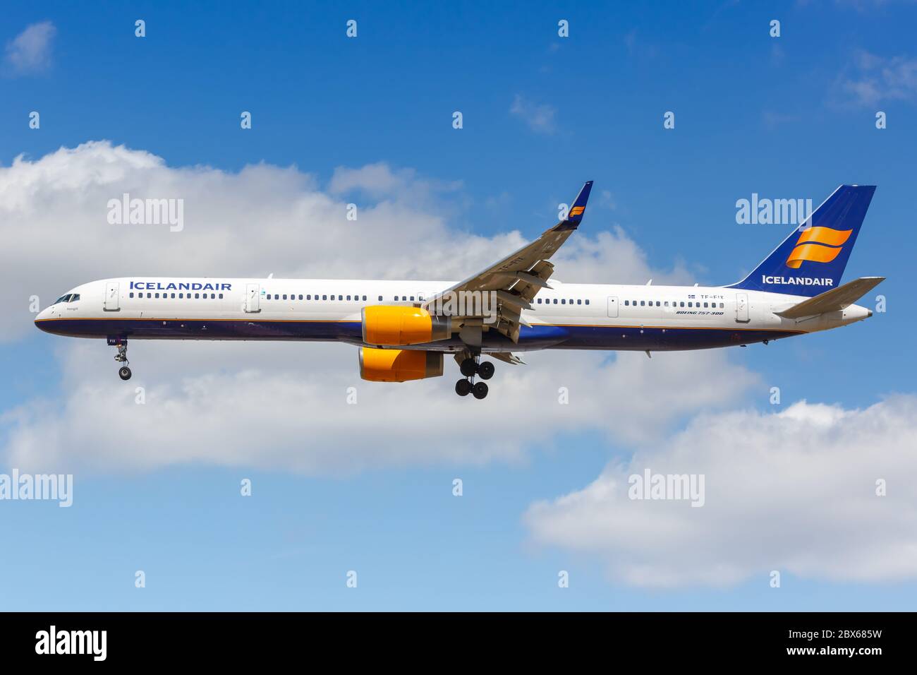London, United Kingdom - August 1, 2018: Icelandair Boeing 757-300 ...