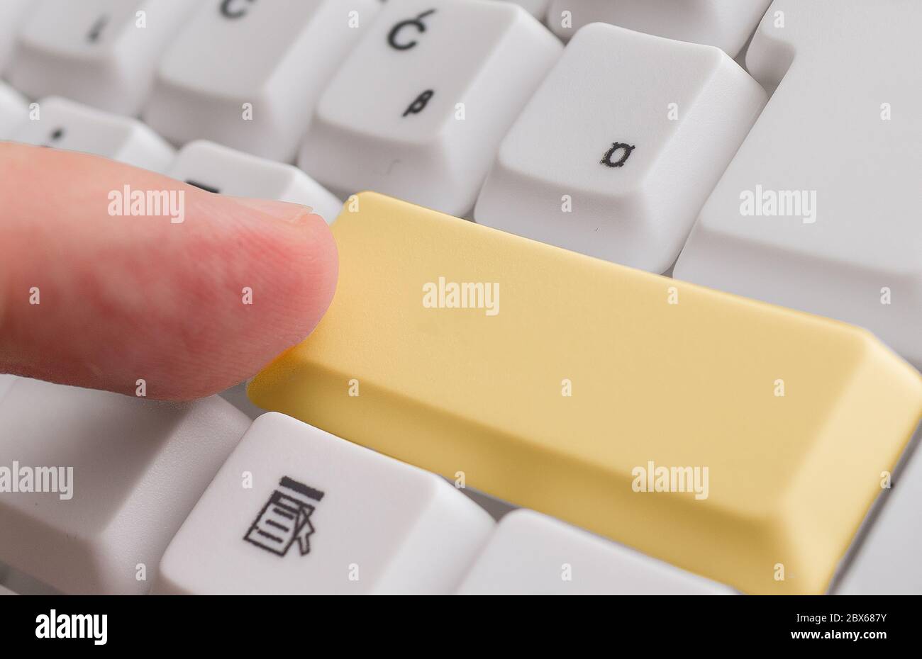 Pc Keyboard Key With Empty Note Paper Above Copy Space Stock Photo - Alamy