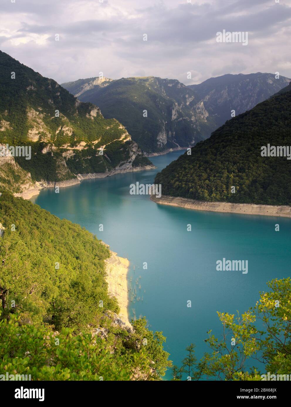 Turquoise water of Piva Lake (Pivsko Jezero) reservoir in the mountains ...