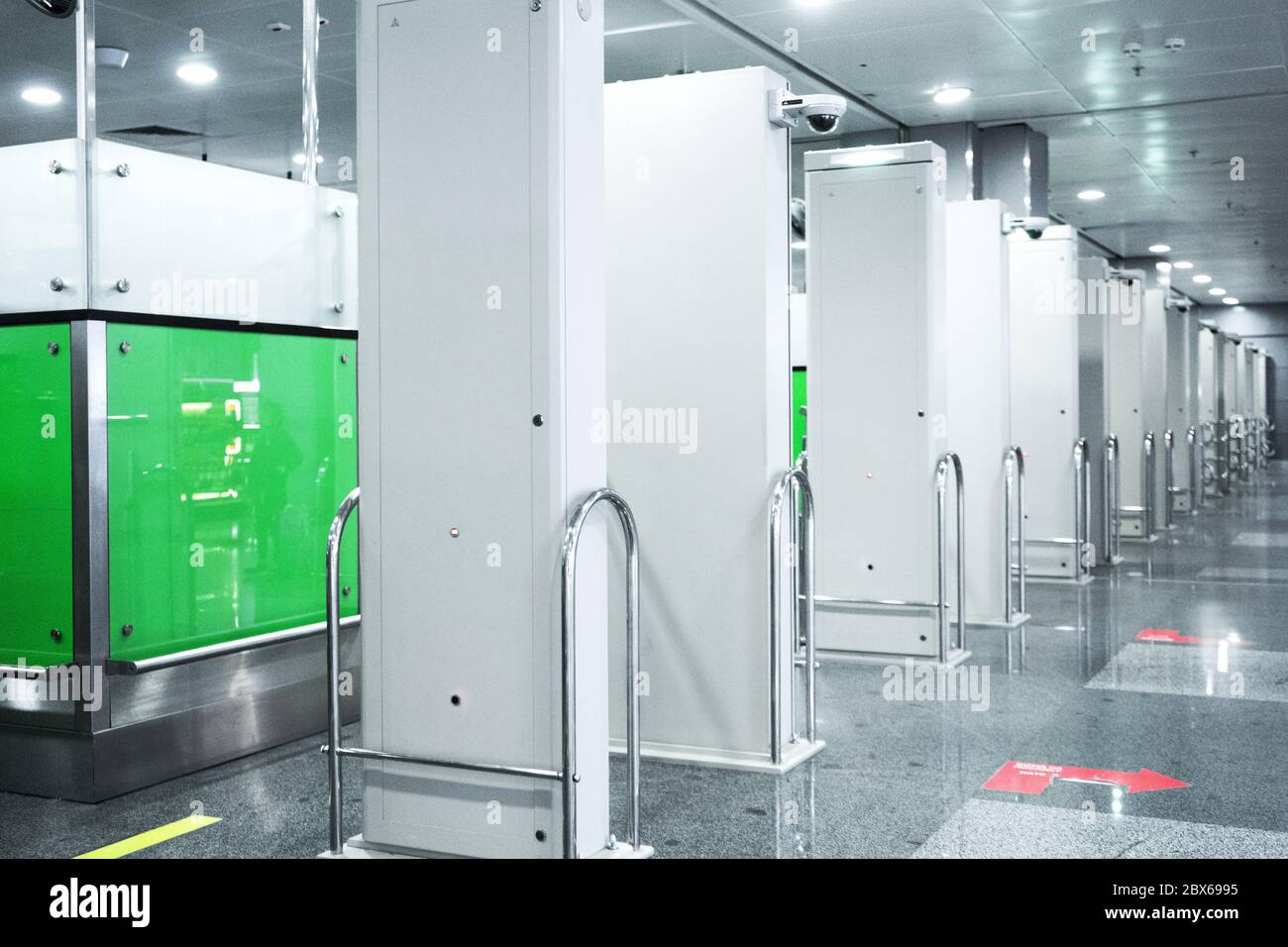 Automatic passport control hi-res stock photography and images - Alamy