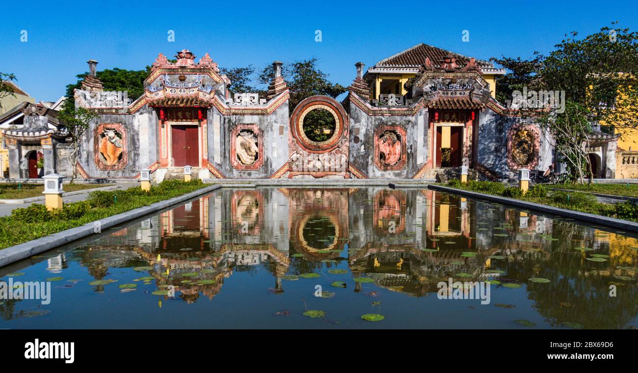The Ba MuTemple Gate reflection in pond in old town of Hoi An , Vietnam ...