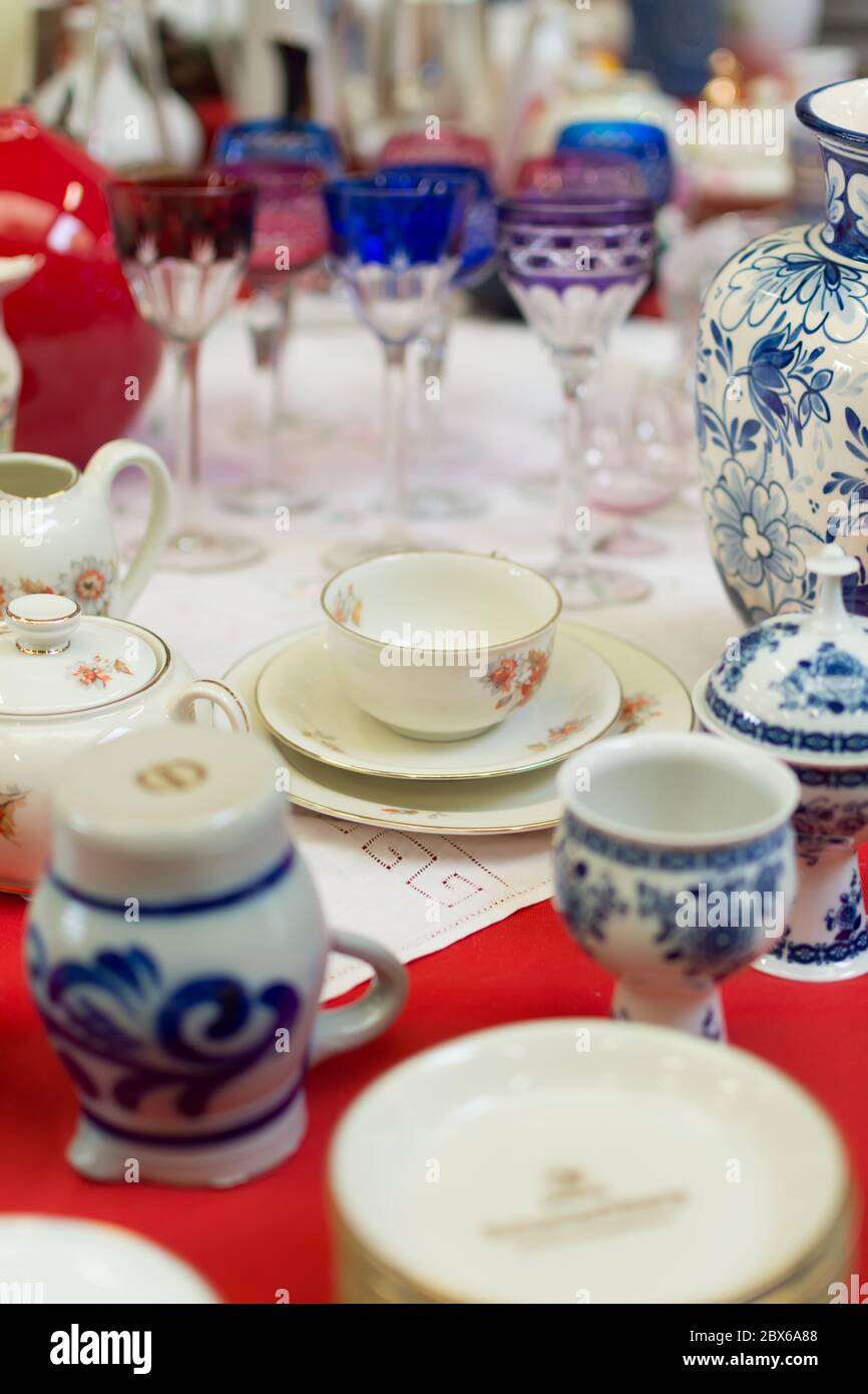 Messy flatware hi-res stock photography and images - Alamy