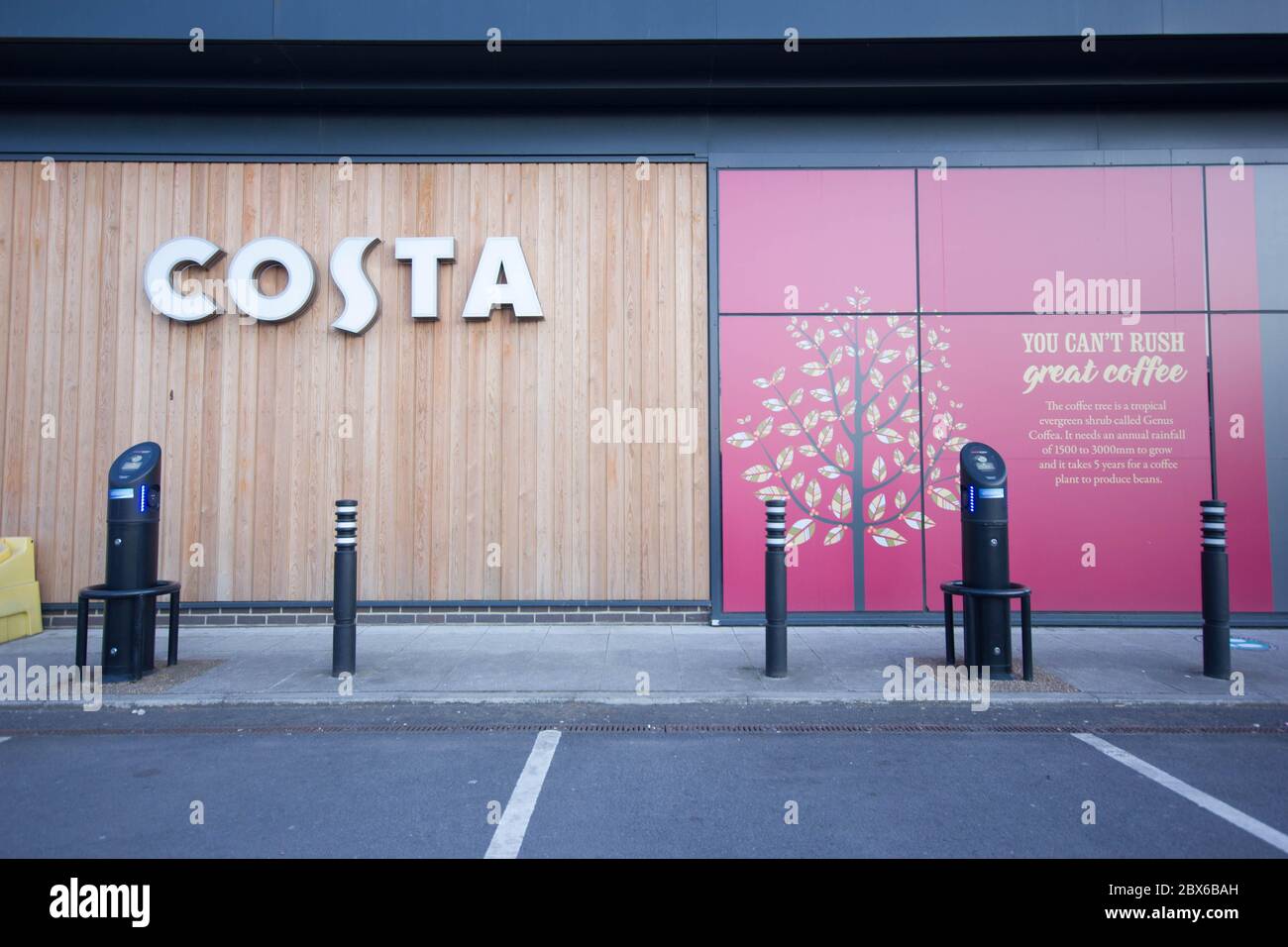 Costa coffee shop in London , England Stock Photo - Alamy