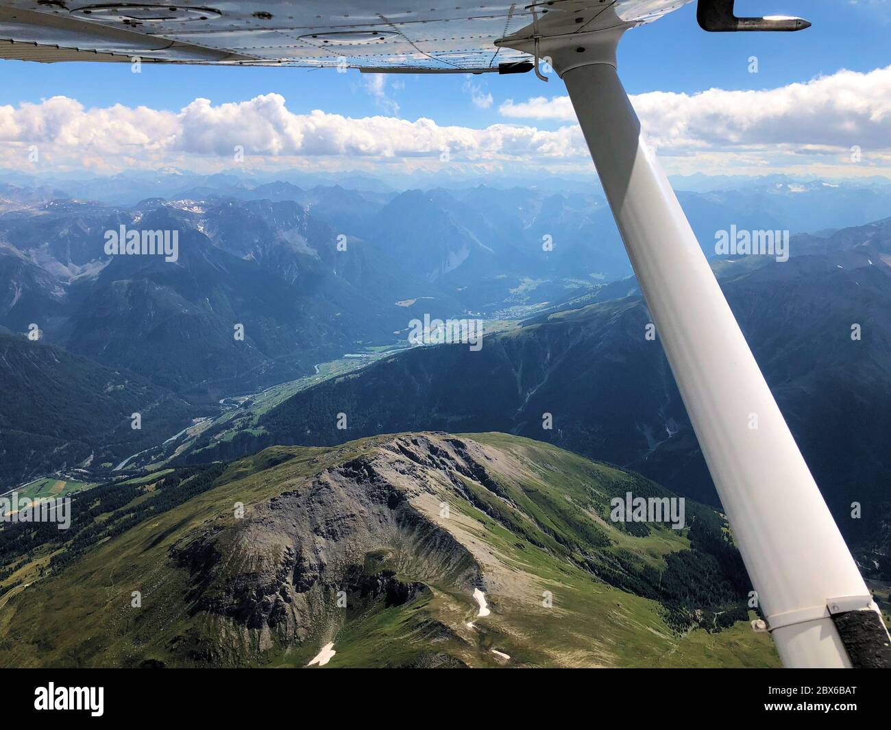 Pilots cockpit passenger plane hi-res stock photography and images - Alamy