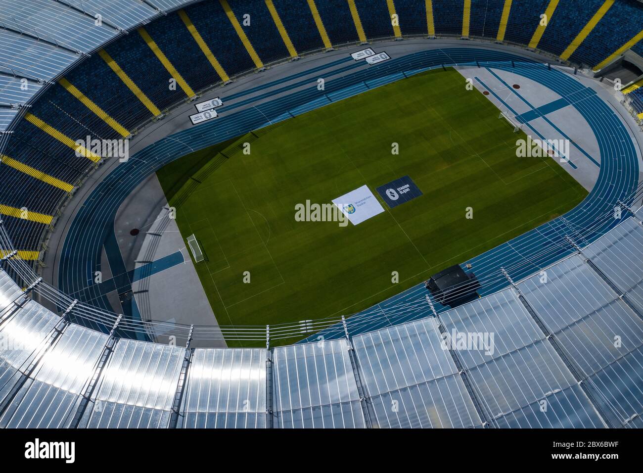 Aerial view football stadium hi-res stock photography and images - Alamy