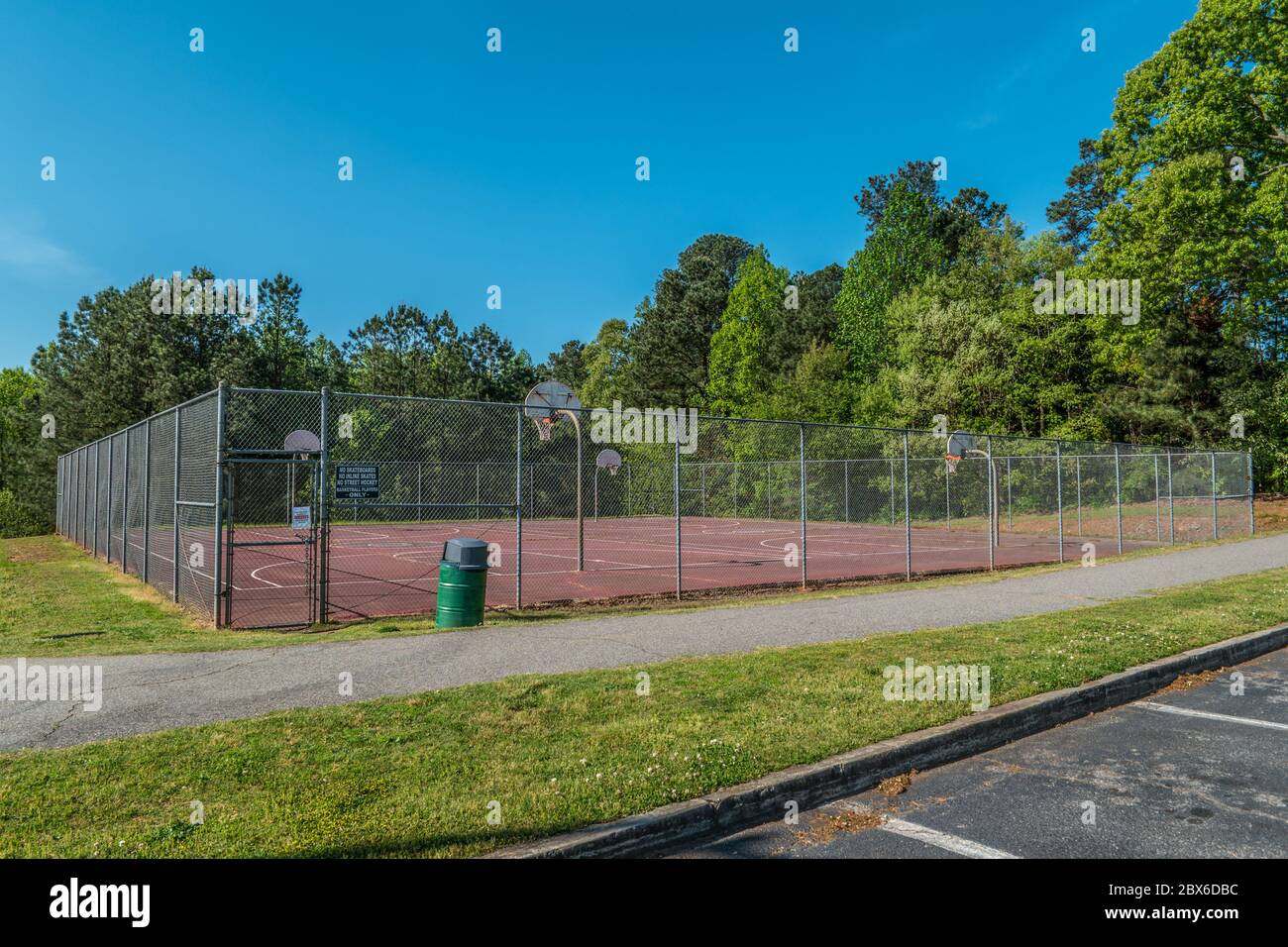 Public basketball courts hi-res stock photography and images - Alamy