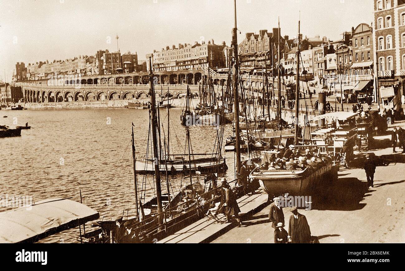 Sepia 1920s people hi-res stock photography and images - Alamy