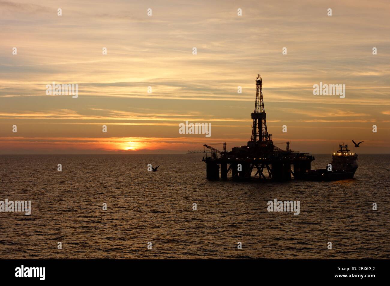 North sea oil rig and sunset hi-res stock photography and images - Alamy