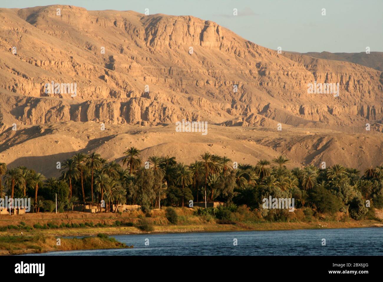 Aswan wild desert hi-res stock photography and images - Alamy