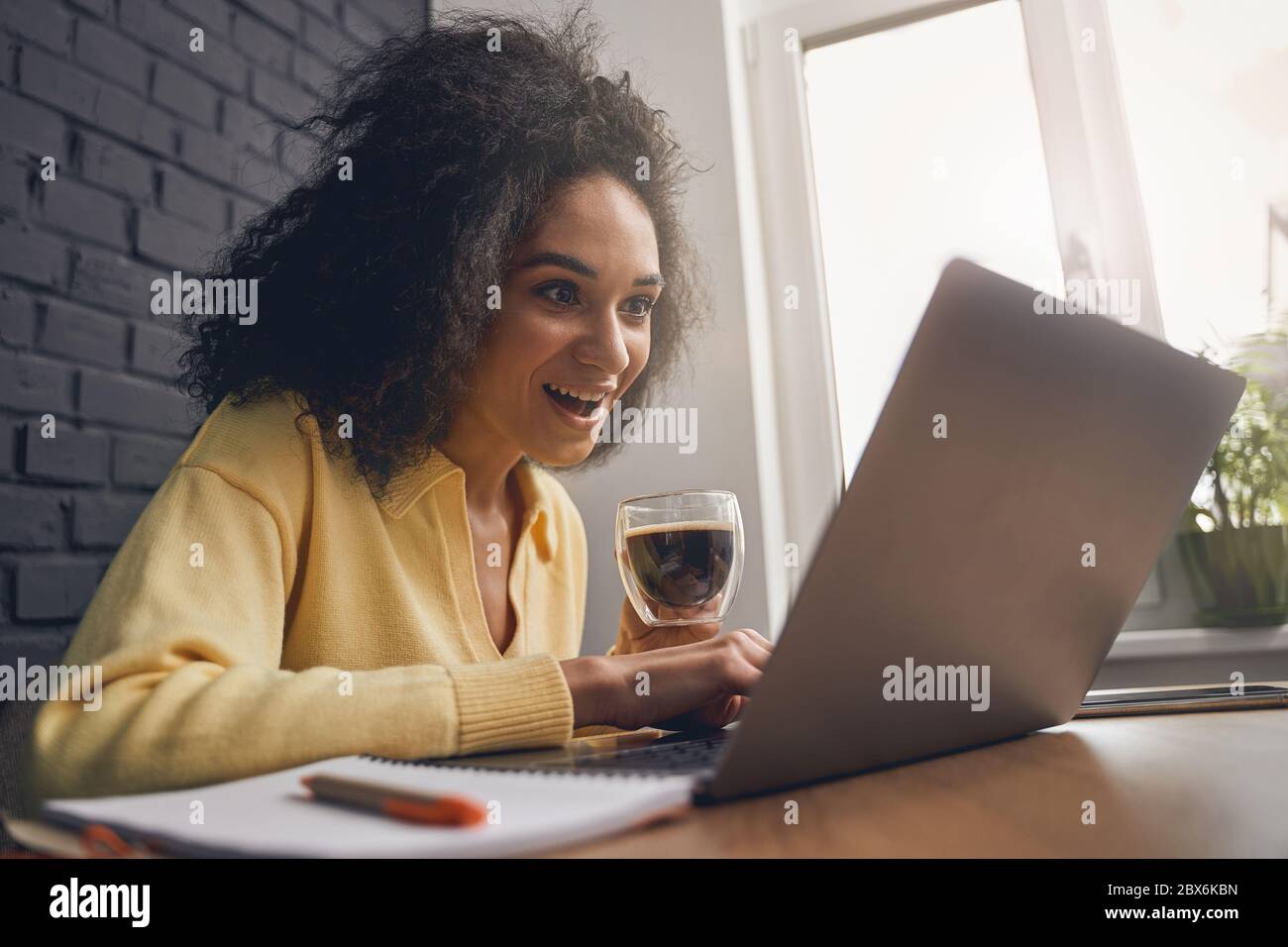 Modern checking email hi-res stock photography and images - Alamy