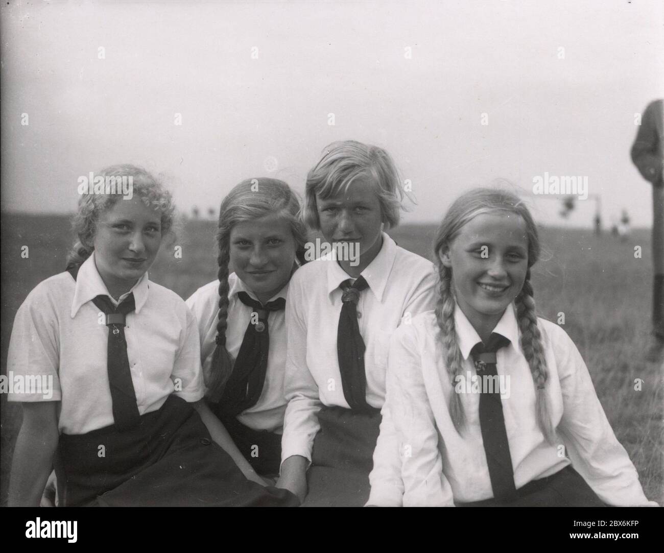 BDM and Jungmaedel. - Report Heinrich Hoffmann Photographs 1933 Adolf ...