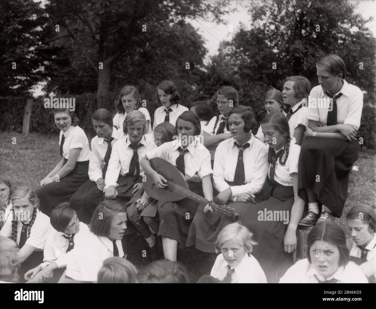 BDM and Jungmaedel. - Report Heinrich Hoffmann Photographs 1933 Adolf ...