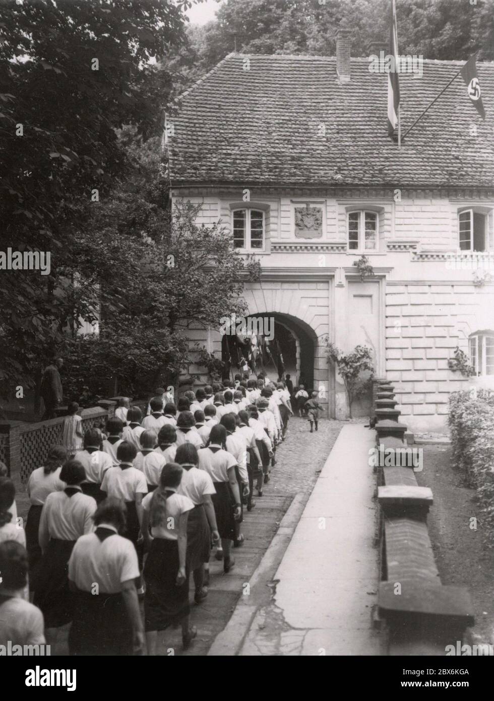 BDM and Jungmaedel. - Report Heinrich Hoffmann Photographs 1933 Adolf ...